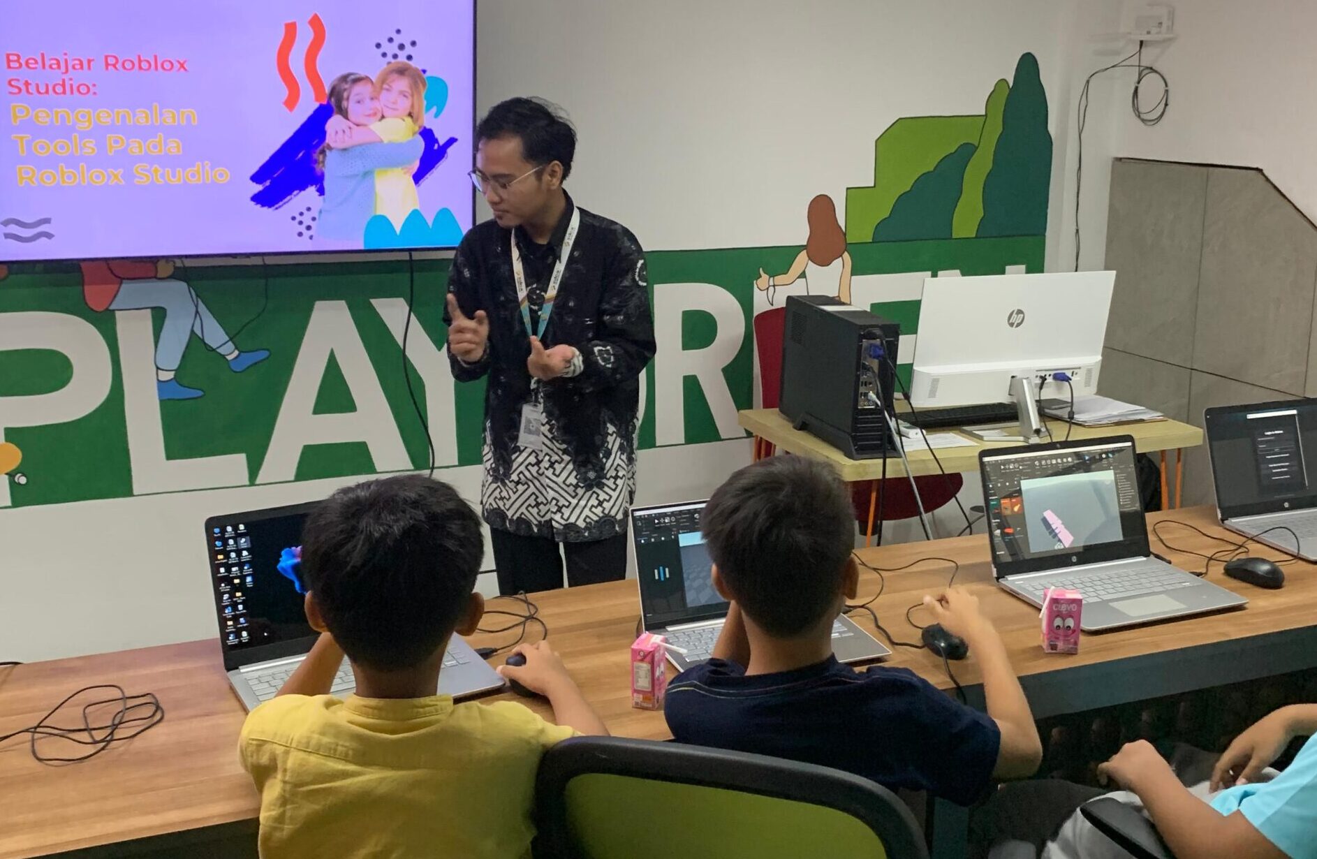 Scratch dan Roblox Studio untuk Kreativitas Coding Anak - Coding for Kids Teens